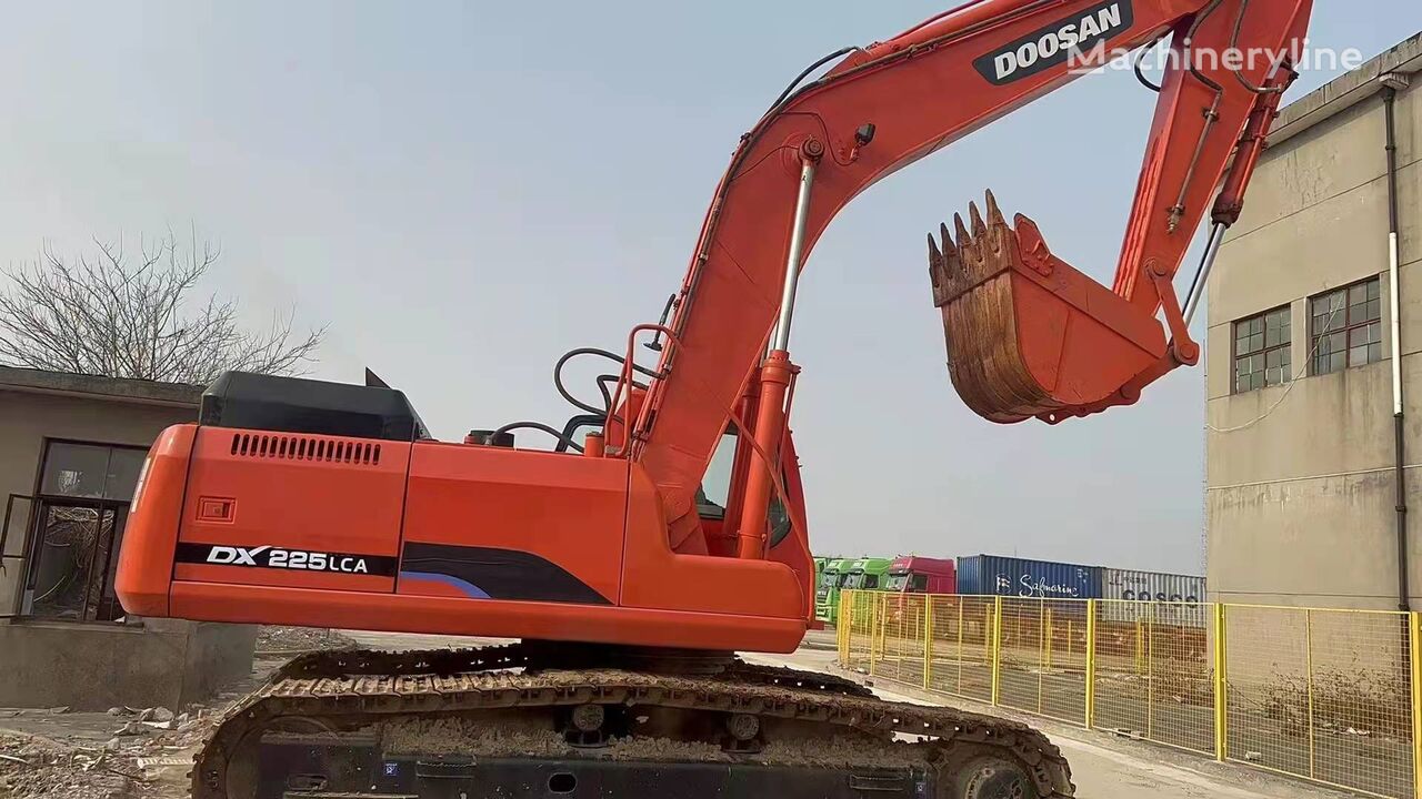 Doosan DX225LCA bager guseničar