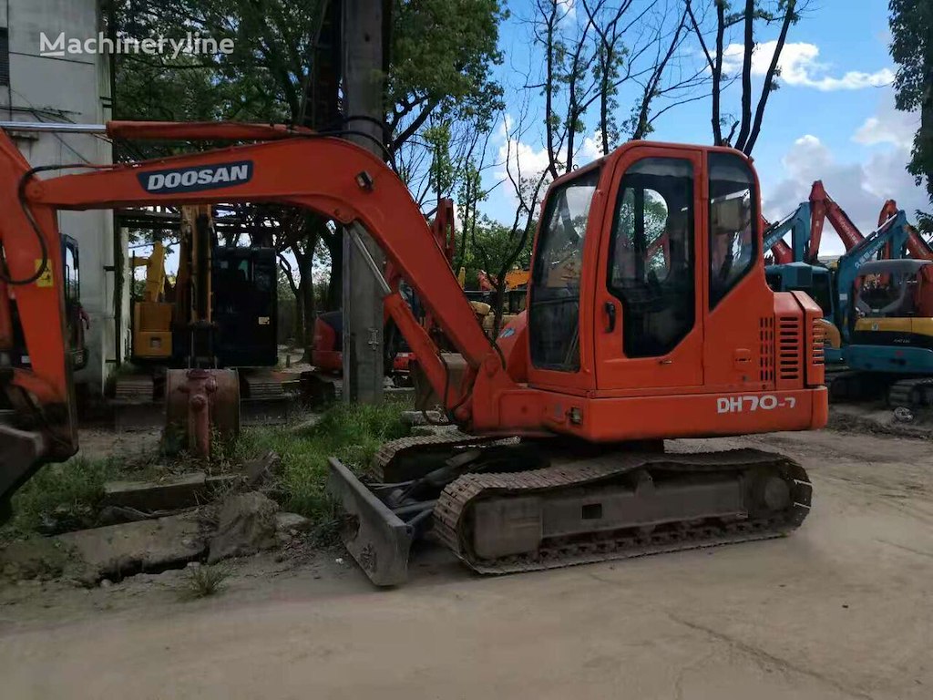 Doosan DH70 bager guseničar