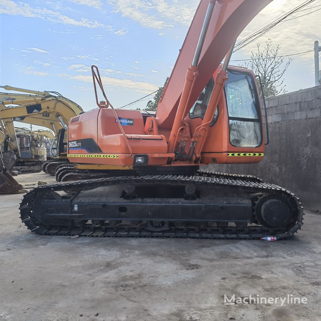 Doosan DH225 bager guseničar