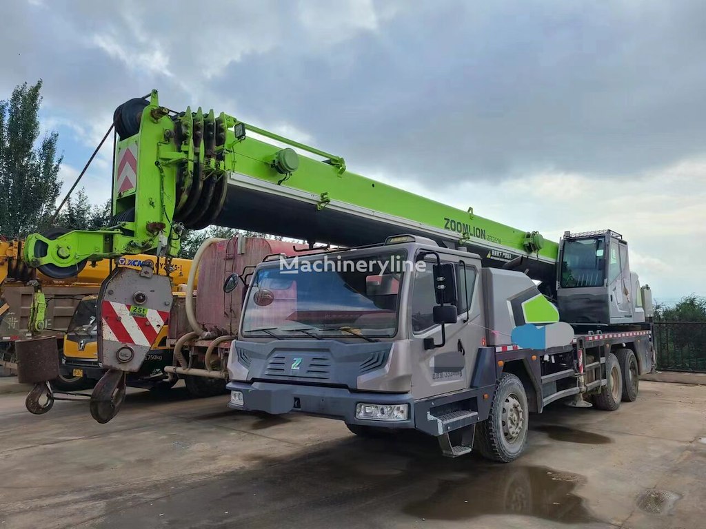 Zoomlion truck crane 25 tons pokretna dizalica