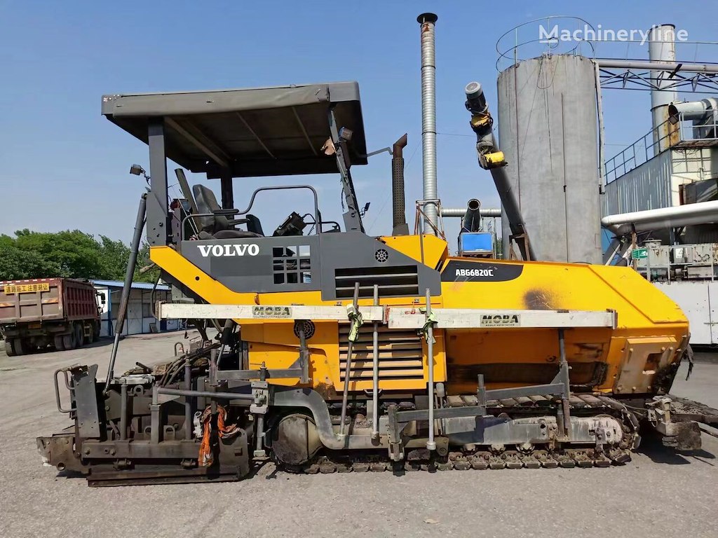 Volvo AB6820C asfaltni finišer guseničar