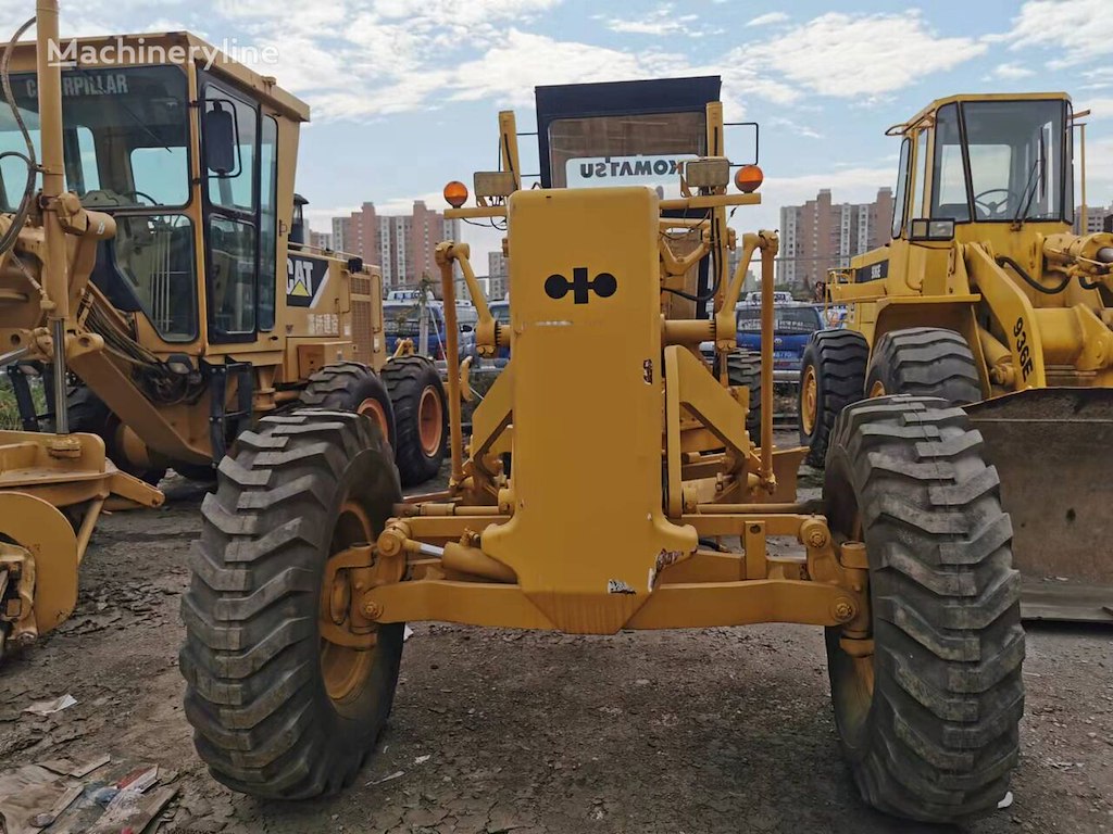 Komatsu GD825A grejder