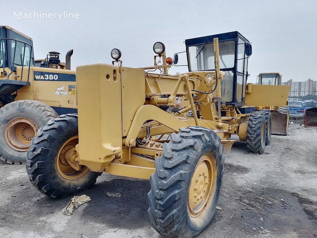 Komatsu GD623 grejder