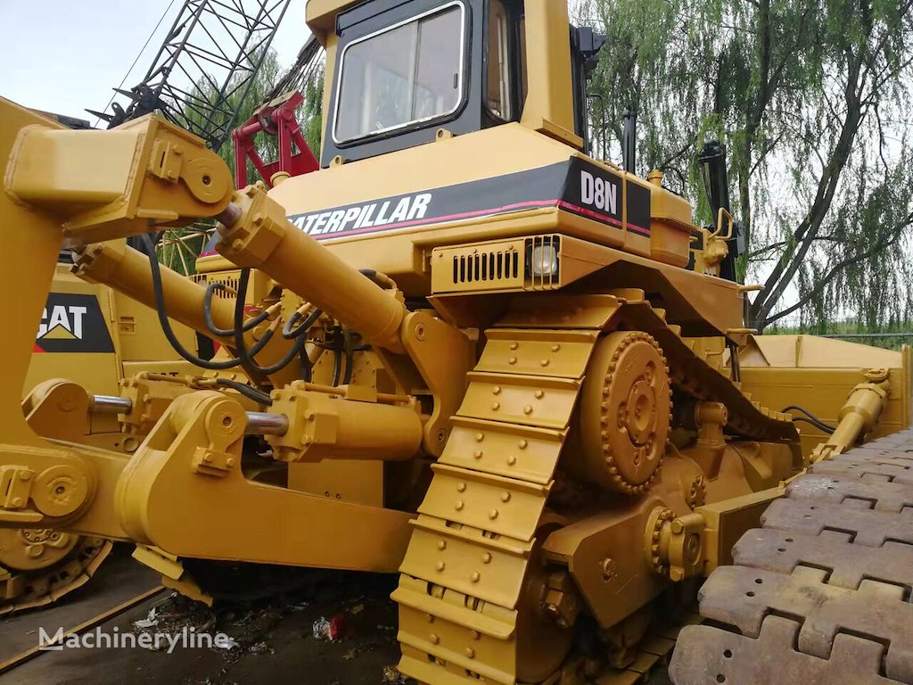 Caterpillar D8N buldožer