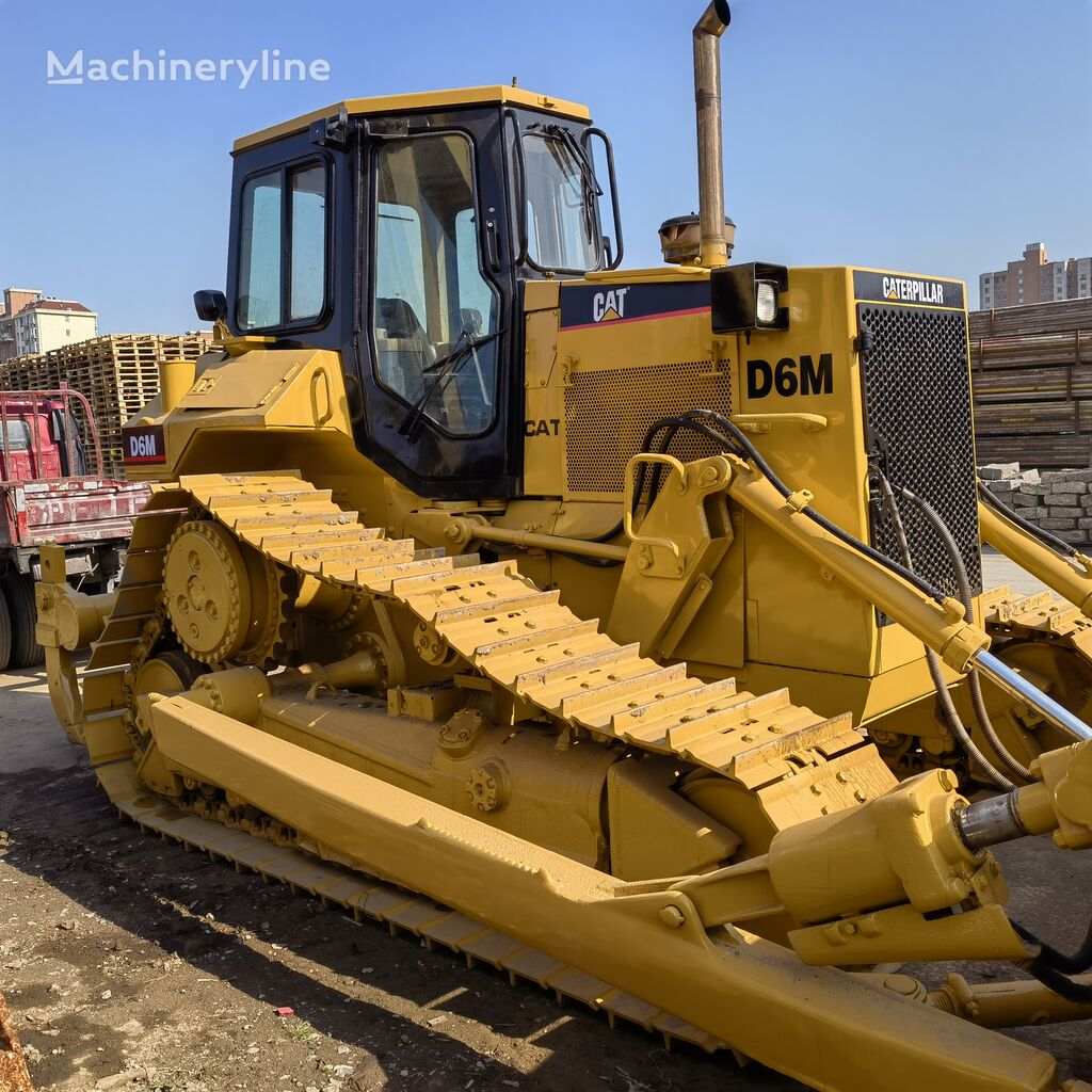 Caterpillar D6M buldožer