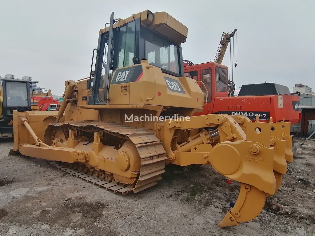 Caterpillar D7G2 buldožer