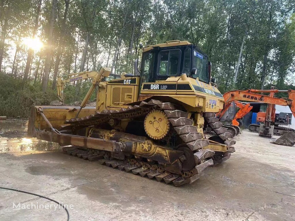 Caterpillar D6R buldožer