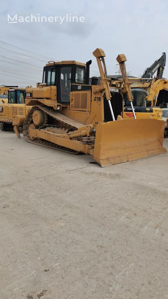 Caterpillar D7R buldožer