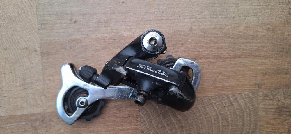 Zadnji menjač Shimano Deore LX RD-M563 7s