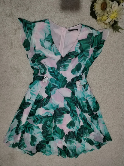 ♫ ♪ ♫ GUESS zeleno-bela haljina