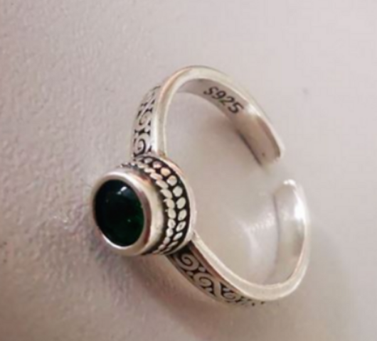 Srebrni prsten sa zelenim cirkonom