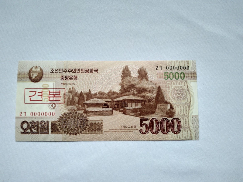 Severna Koreja 5.000 von,2013 god.UNC,jubilarna,nulta