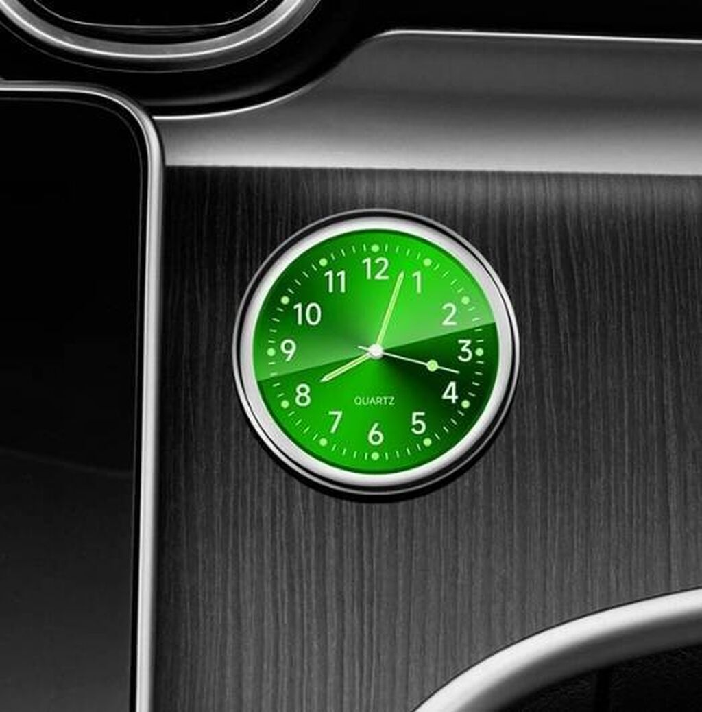 Sat za automobil - zeleni Izuzetno lep dodatak za Vaš automobil