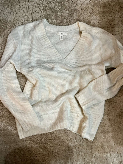 H&M beli džemper