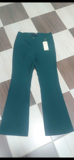 Nove pantalone vel. 42