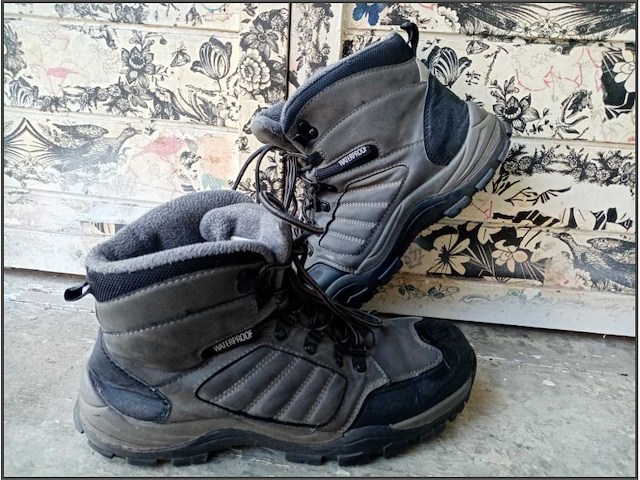 Patike-cipele zimske tople i očuvane, Livergy