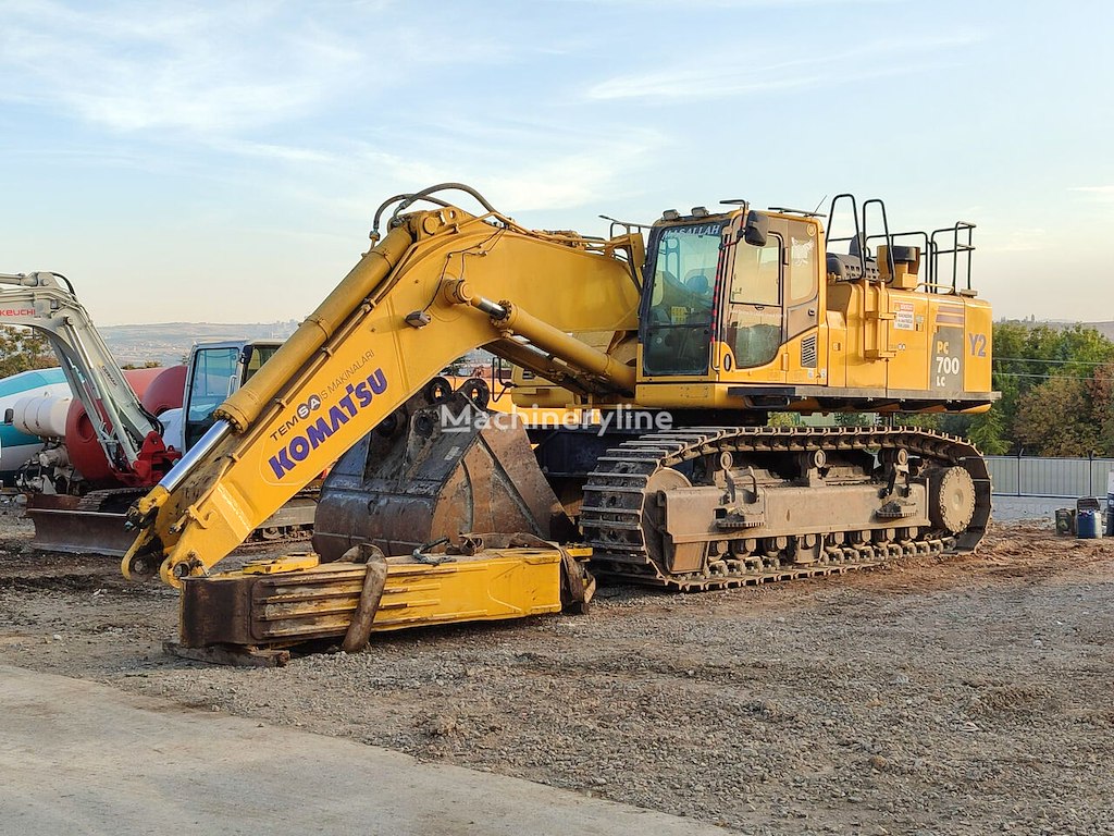 Komatsu PC700 bager guseničar