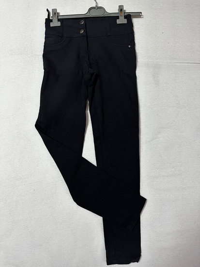 Crne pantalone