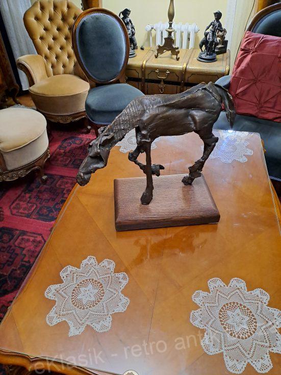 Skulptura konj Don Kihota