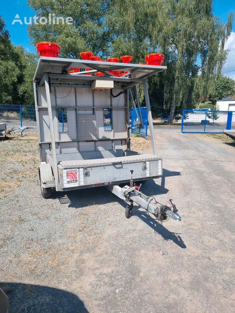 Trebbiner Absperrtafel VZ 616 Horizont Sperrwand Verkehrsleittaf auto prikolica