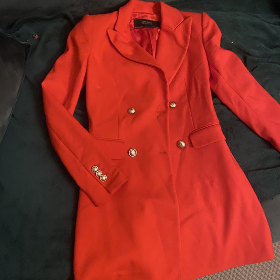 Crveni blejzer- haljina SNIZEN na 3000
