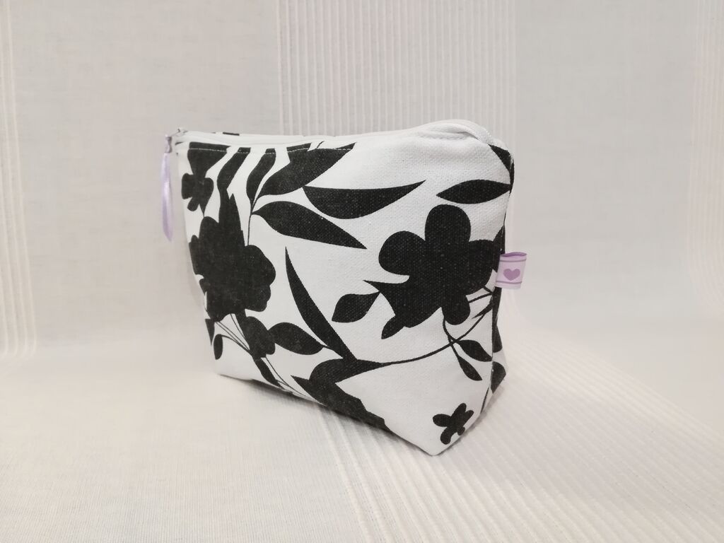 Black&White torbica-neseser, izrađen od tekstila, iznutra