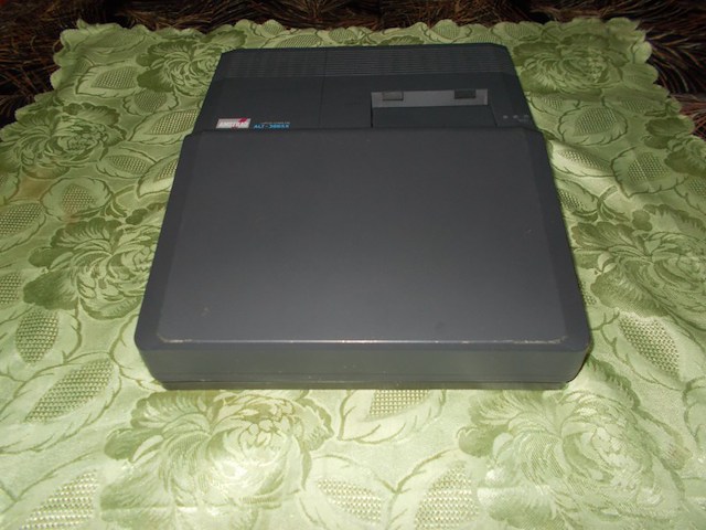 Amstrad ALT-386SX - laptop iz 1988 godine
