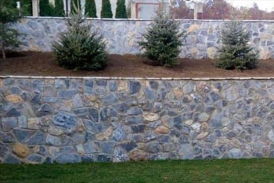 Prirodni kamen za zidanje sivi. Majstori za kamen