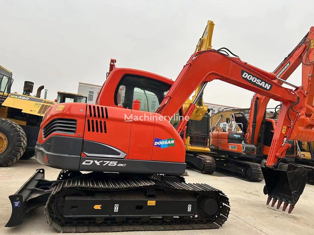 Doosan DX75 bager guseničar