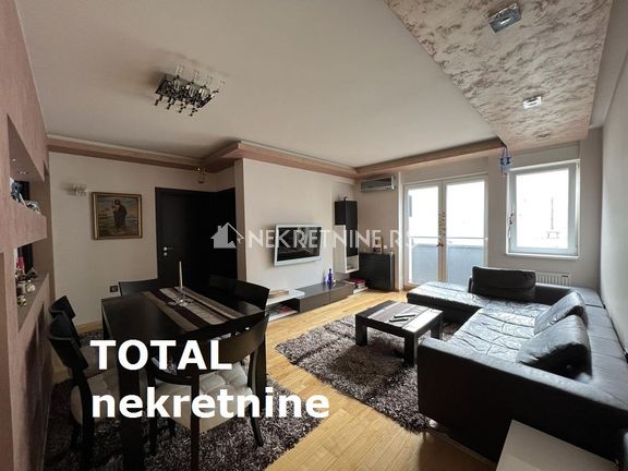 Trosoban stan NOVI SAD, 226600€