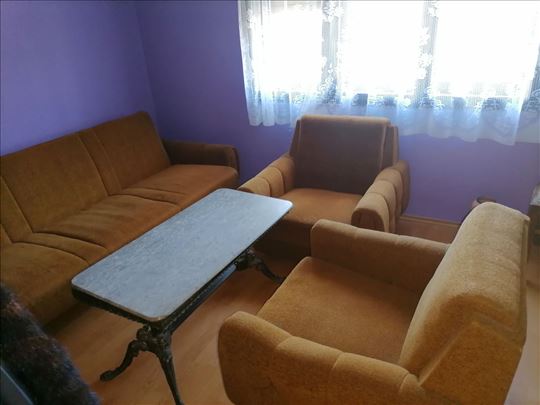 Kauč i dve fotelje