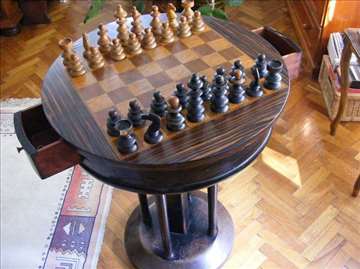 Šahovski sto iz 1930. god.