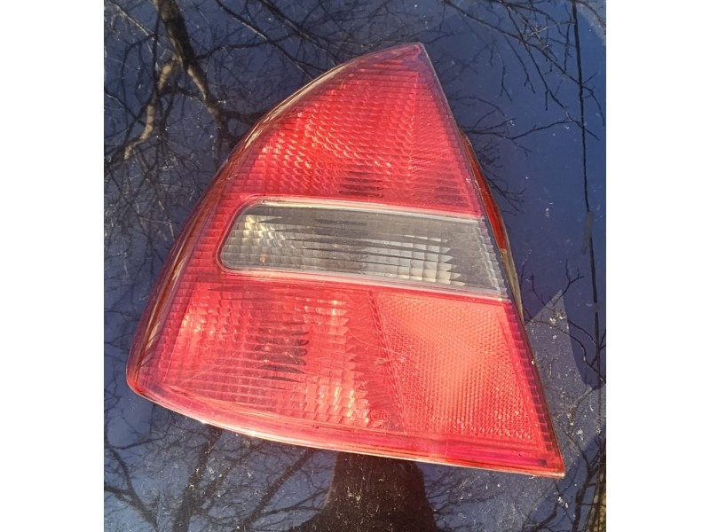 STOP LAMPA MICUBISI CARISMA