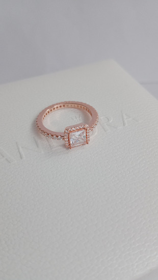 Pandora rose gold prsten 54