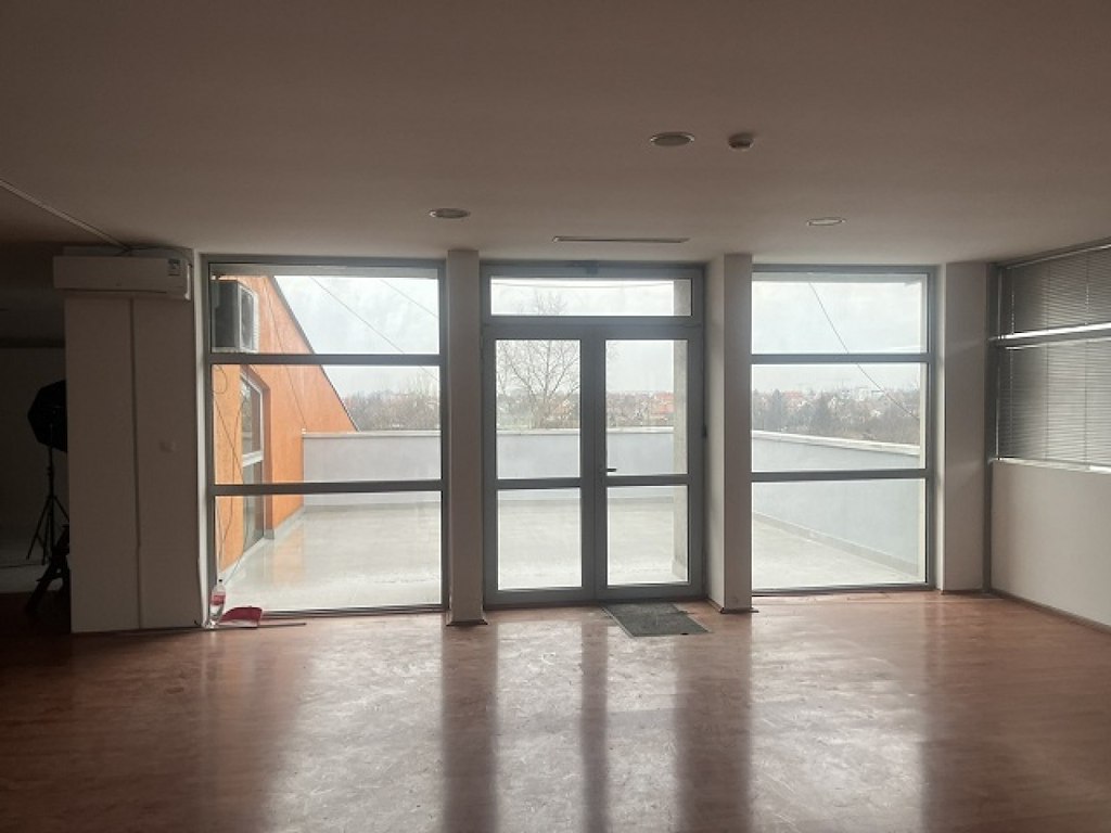 ZEMUN ALTINA 470m2 , 3600e