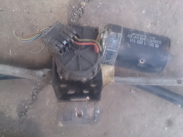 MOTOR BRISACA SA POLUGAMA AUDI 80 JAJE