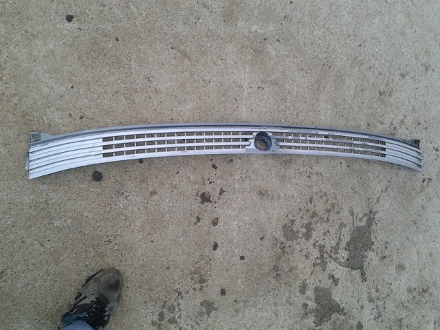 PLASTIKA ISPOD SOFERKE OKO POLUGE VRISACA ZA CITROENABX