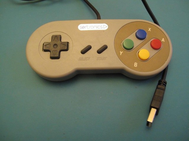 Sertronics USB džojstik - izgleda kao za Super Nintendo