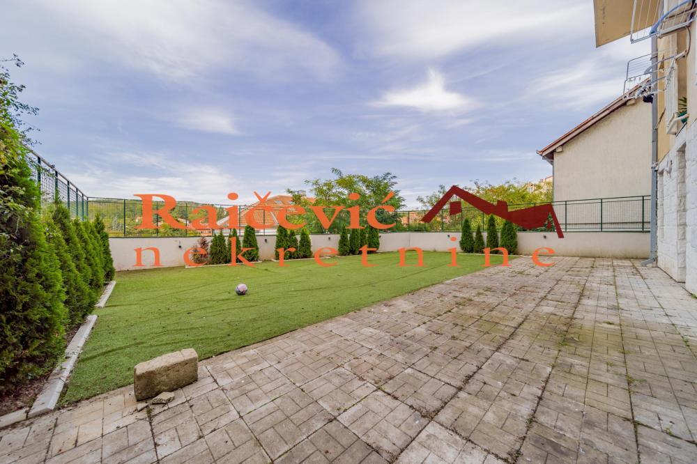 Jelke Bojkic Makavejev, Petosoban stan na prodaju, 129m2, 175.000€