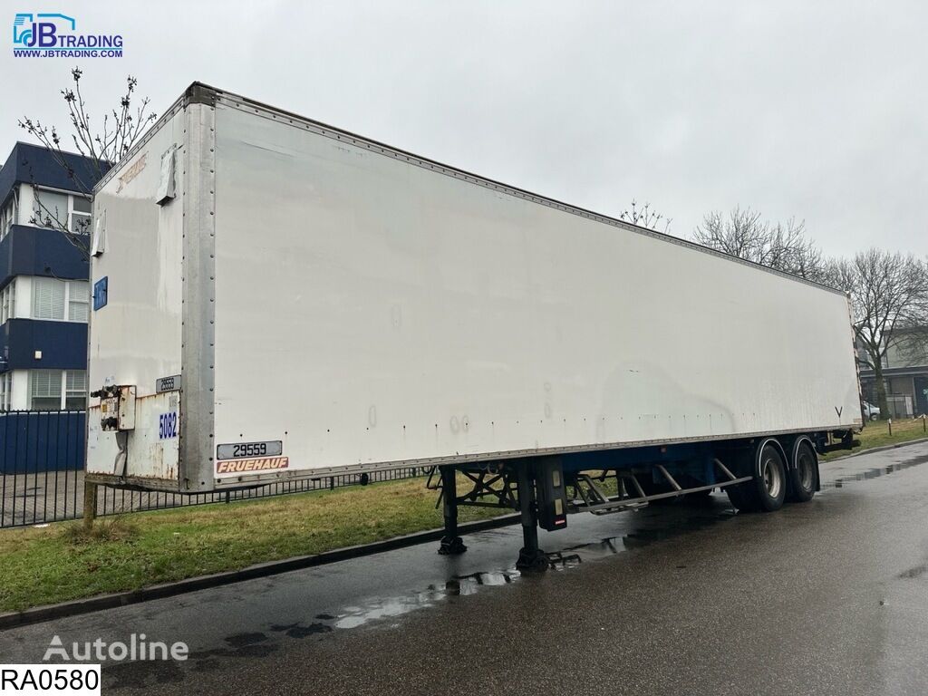 Fruehauf gesloten bak Estimated 3000 Jerrycans furgon poluprikolica