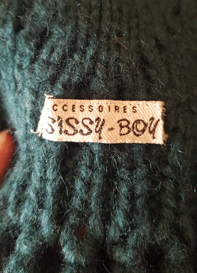 Sissy boy original vuneni šal kao nov