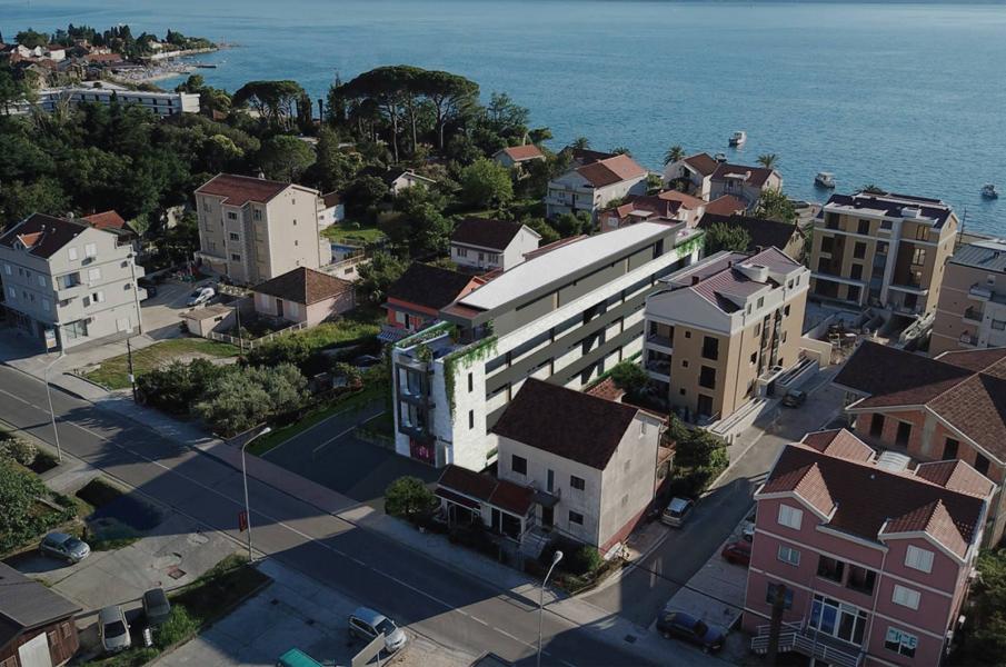Novogradnja stan garaža i ostava na obali mora
Tivat, Crna Gora