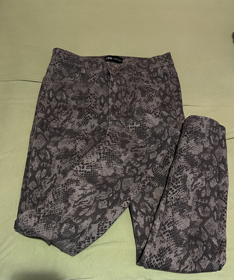 Zara zmijske pantalone