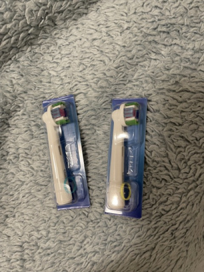 Dve glave za Oral-B električnu četkicu