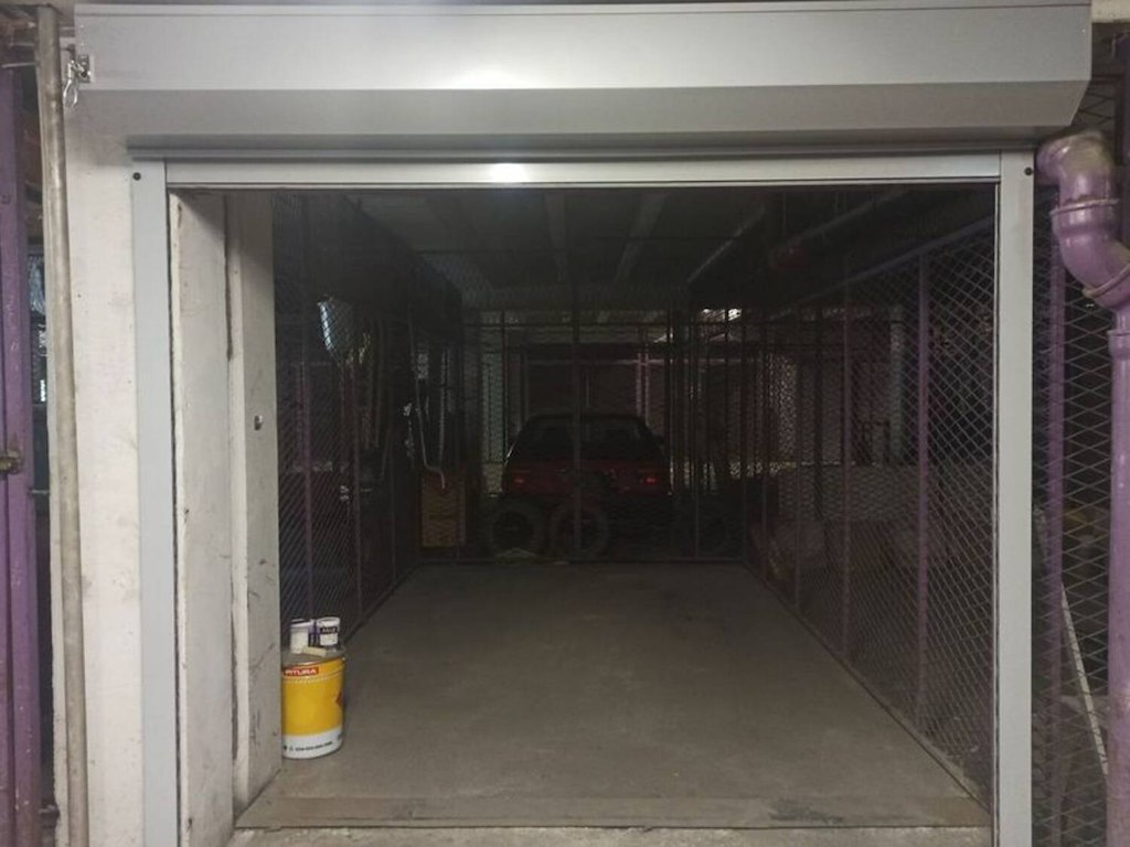 Garaža u blizini Bulevara Oslobodjenja