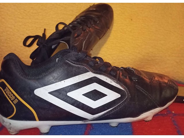 Dečije kopačke marke:Umbro,br.35,5,crne boje