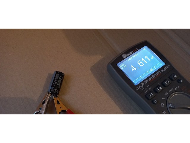 TEST: Kondenzator elektrolitski 4700uF 25V broj 4