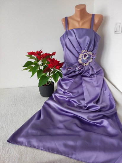 Elegantna ljubicasta haljina sa sljokicama vel 42