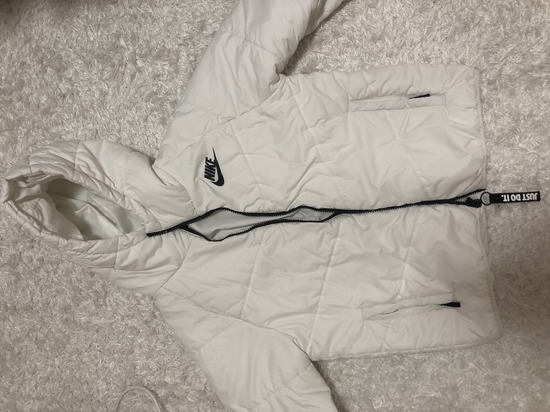 Nike bela jakna