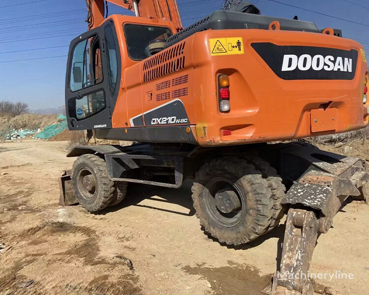 Doosan DX210W bager točkaš